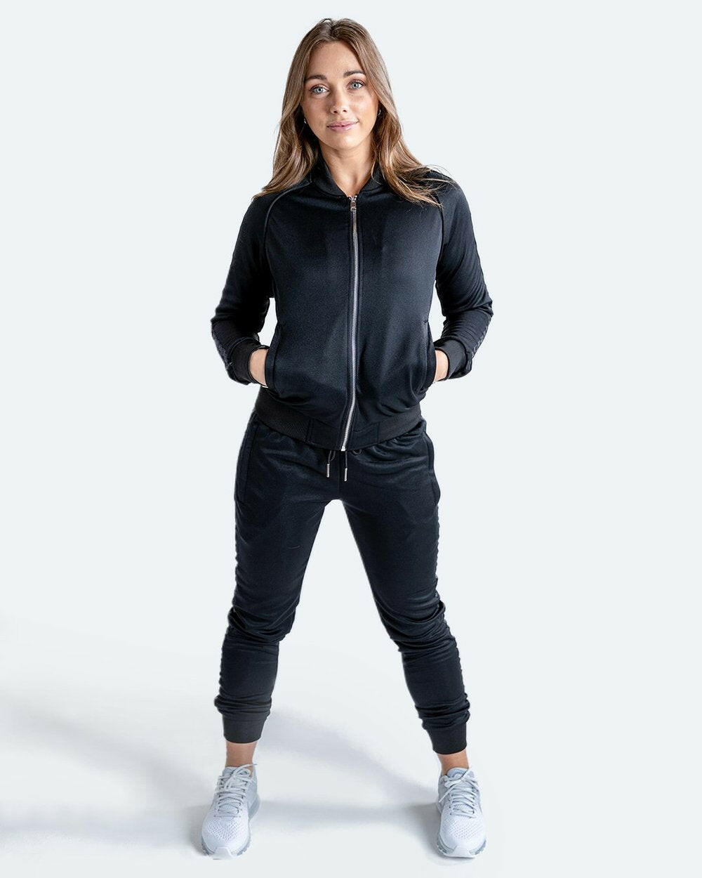 WOMEN'S WHITAKER JACKET - BLACK | UNDRGROUND ATHLETICS